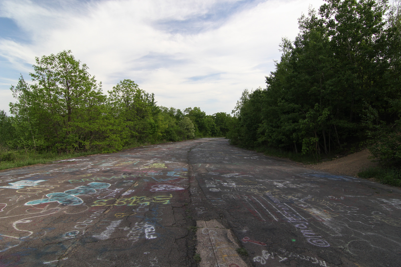 La salvaje belleza de las carreteras fantasma — idealista/news