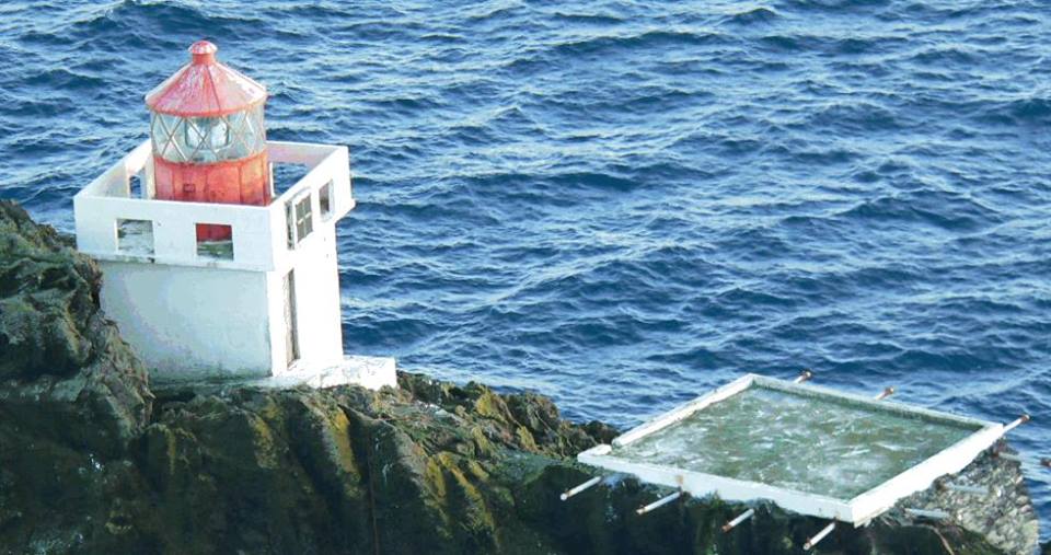 Construcciones increíbles: este faro en Islandia se erige sobre un ...