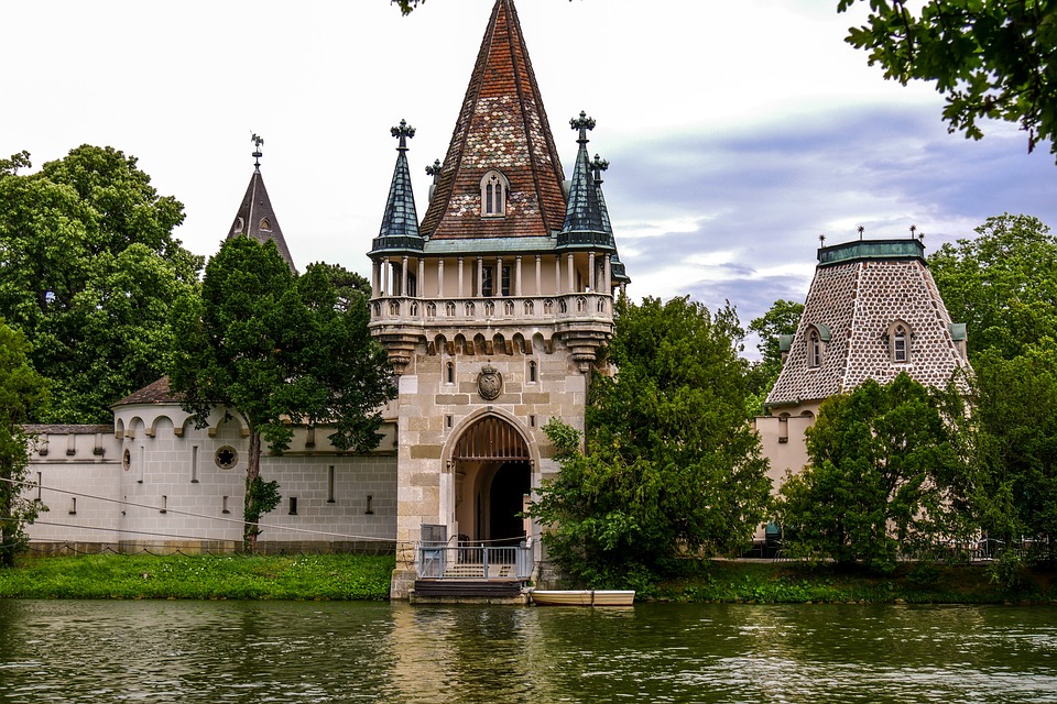 Así son los castillos más impresionantes de Europa — idealista/news