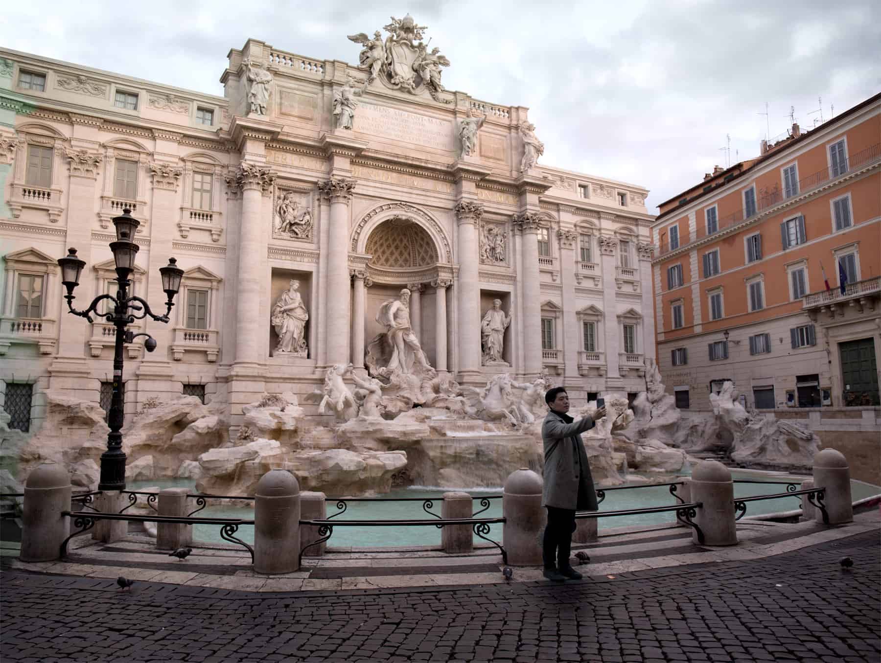 Así es Roma en soledad: La Fontana di Trevi o el Coliseo como nunca los ...
