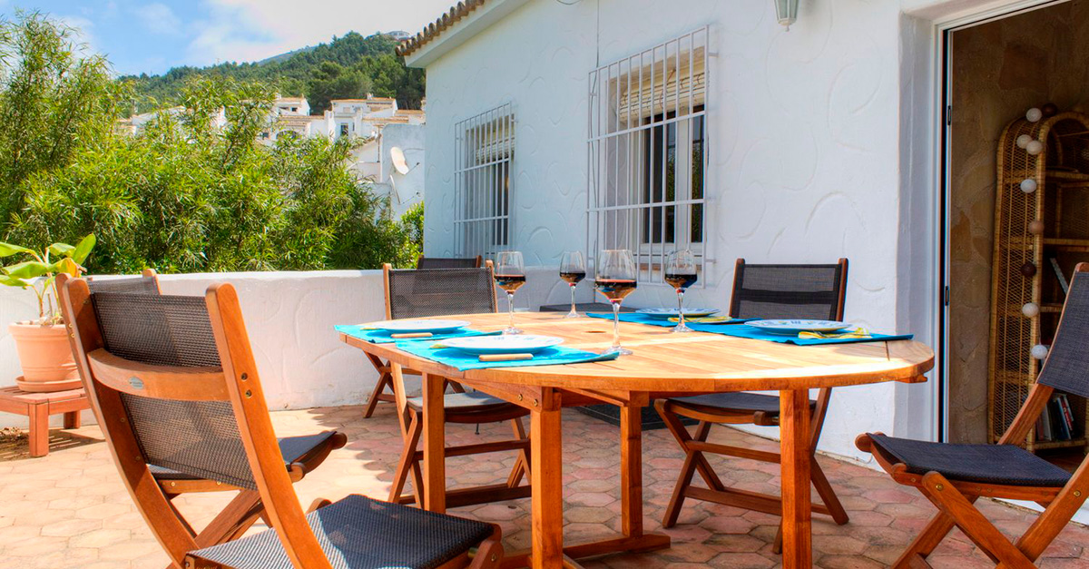 7 ideas perfectas para techar un patio o una terraza — idealista/news