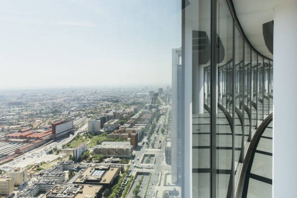 Torre Emperador, un rascacielos con oficinas, ocio, deporte y ...