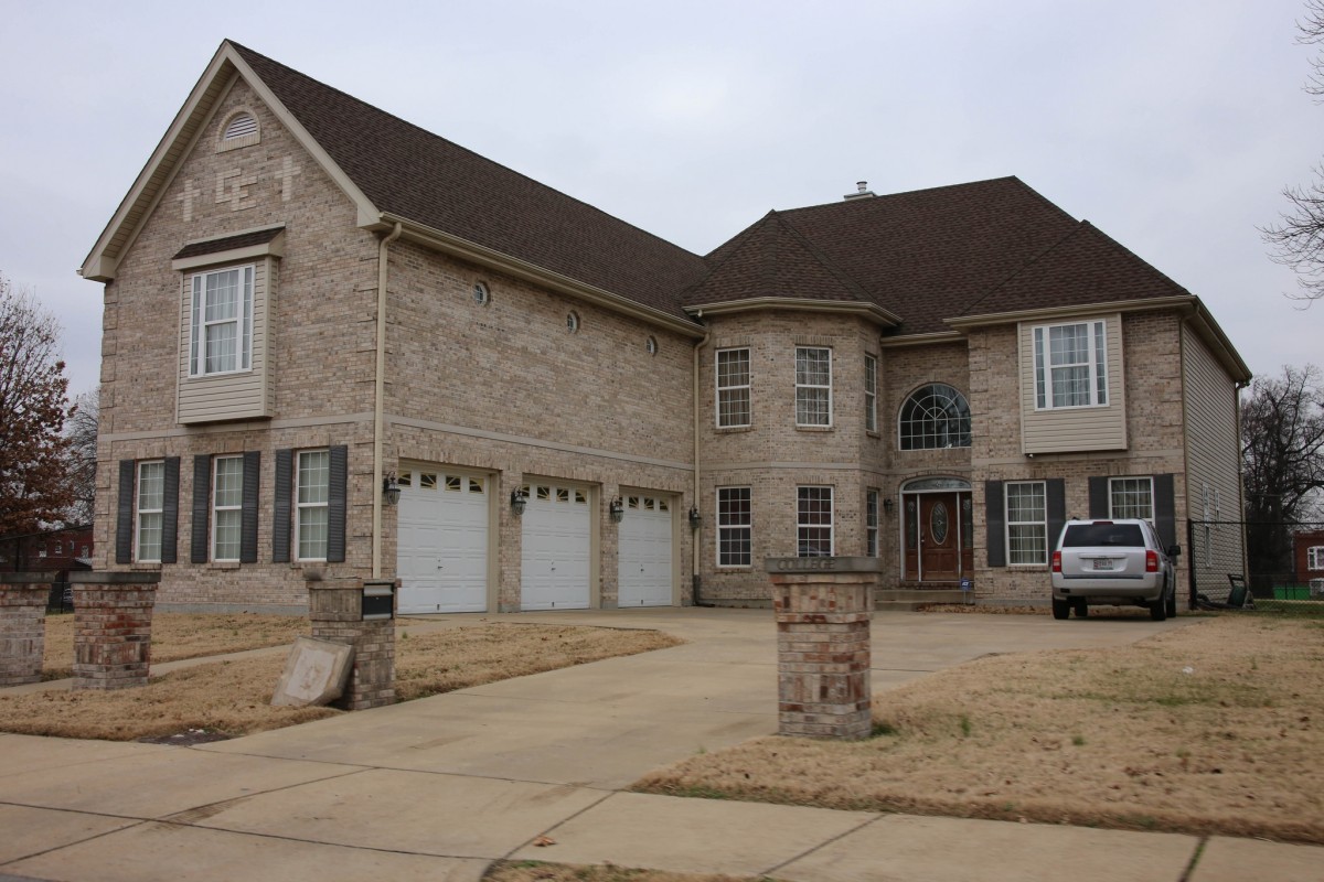 El horroroso mundo de las McMansions: casoplones de ‘quiero y no puedo ...