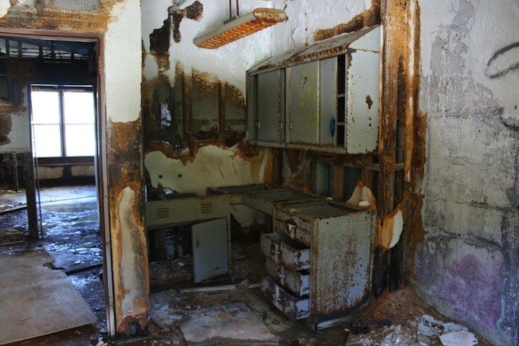 El búnker secreto abandonado en este extraño pueblo de Alaska ...