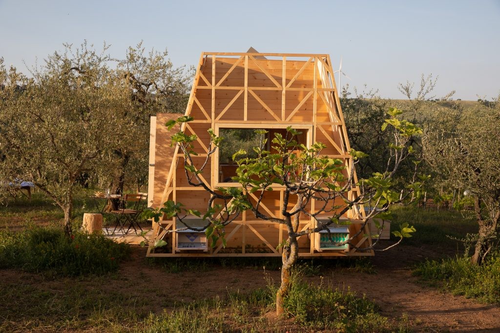 Air Bee & Bee: una cabaña de madera sostenible para convivir con abejas en Italia — idealista/news