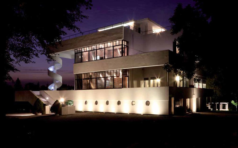 Castillo moderno con piscina interior en bruselas — idealista/news