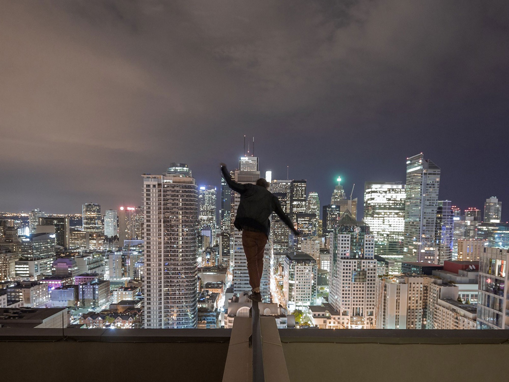 'Rooftopping': la peligrosa moda de hacerse 'selfies' desde lo alto de un rascacielos (fotos ...