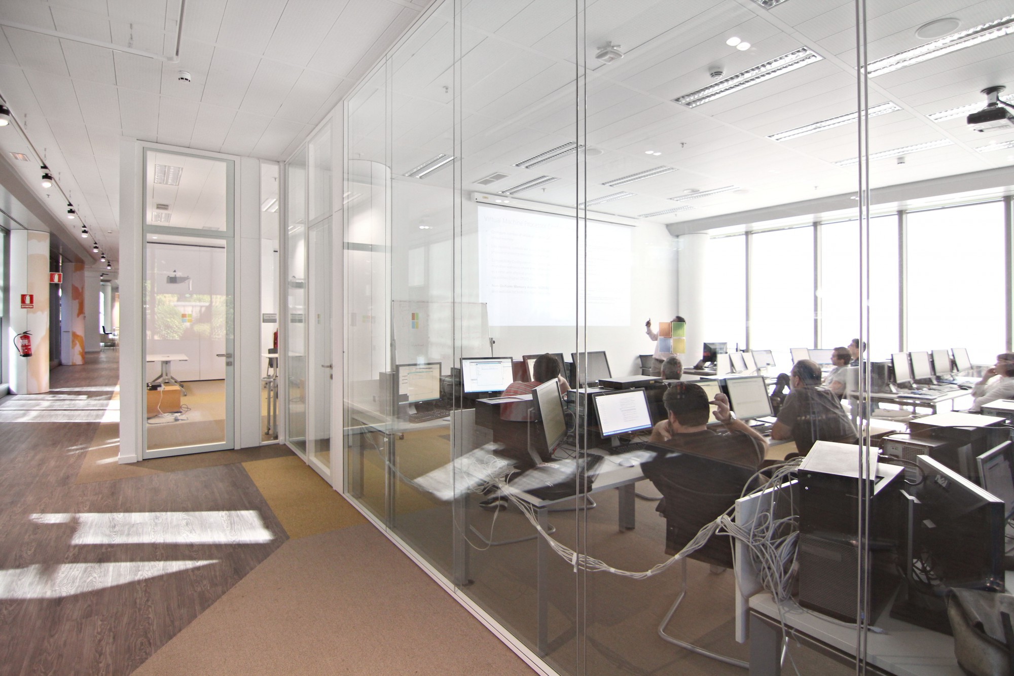 La sede de Microsoft en Madrid: una oficina adaptada a los tiempos ...