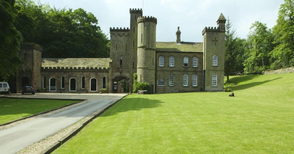 Impresionante castillo con una inimaginable decoración interior ...