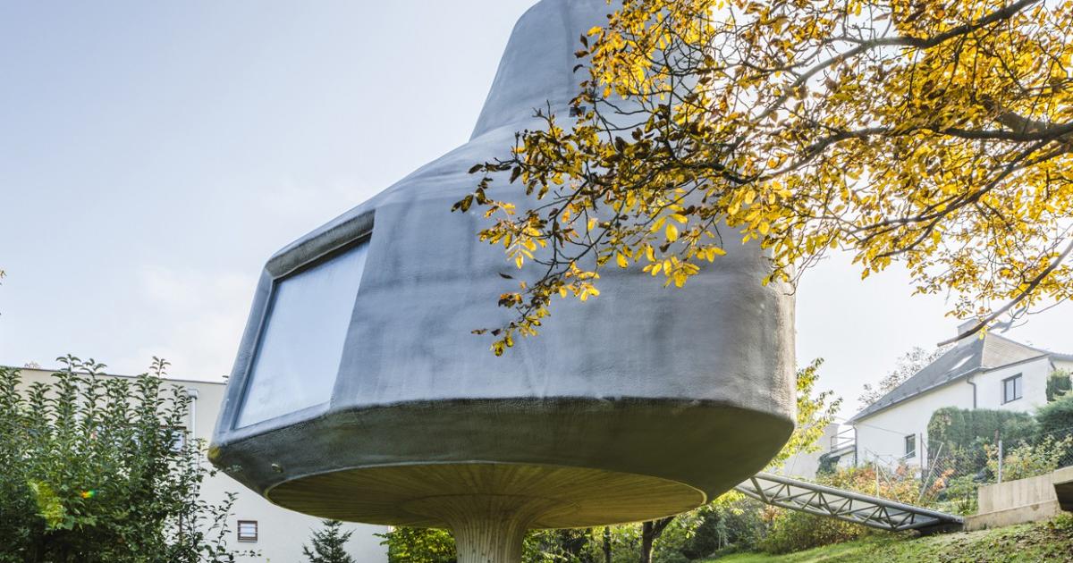 La increíble casa de tres plantas que se sostiene sobre un pequeño ...
