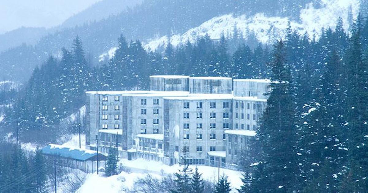 El búnker secreto abandonado en este extraño pueblo de Alaska ...