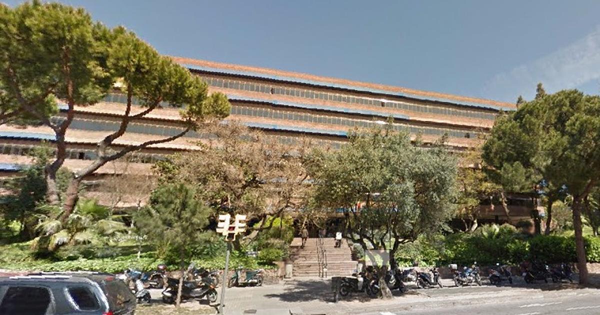 Axa pone en venta cinco edificios alquilados a la Generalitat en ...