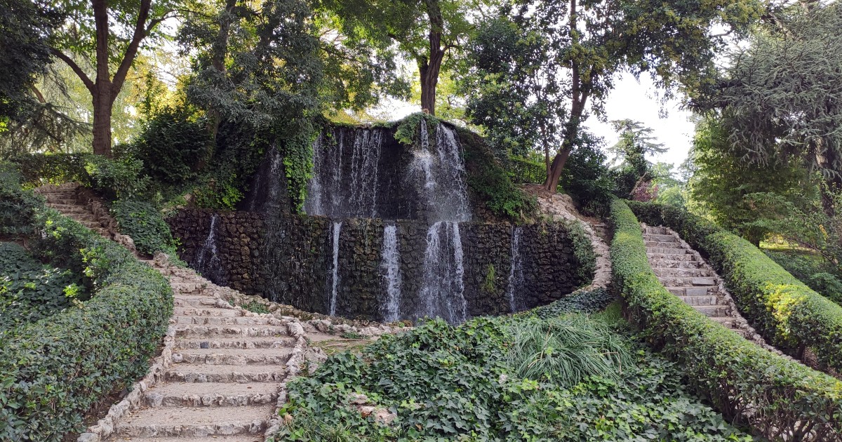 El desconocido parque con cascadas en el centro de Madrid — idealista/news