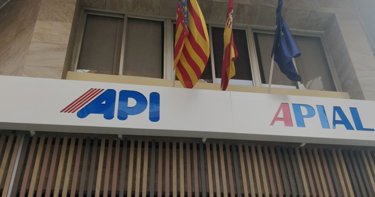 El COAPI de Alicante defiende la inversión en vivienda de los extranjeros: genera riqueza y ...